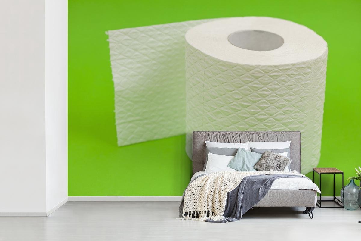 Behang - Fotobehang - Wc-rol op groen - Breedte 420 cm x hoogte 280 cm ...