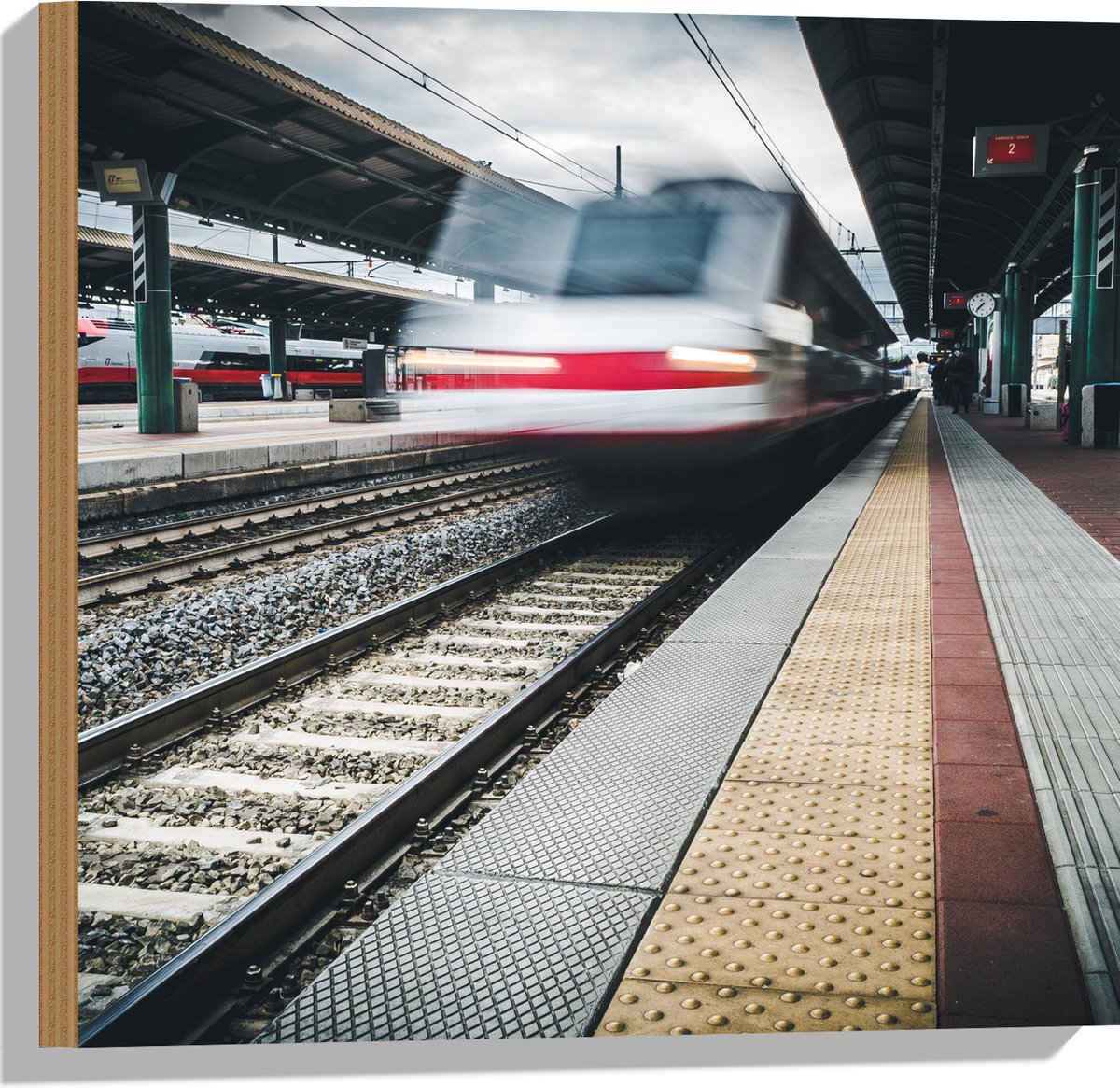 WallClassics - Hout - Voorbijrazende Trein op Station - 50x50 cm - 9 mm ...