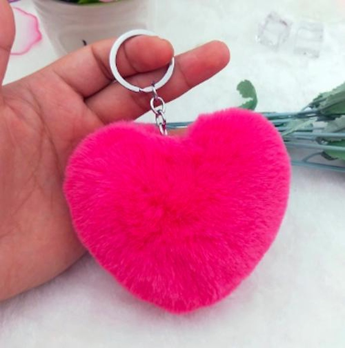Sleutelhanger Pompon Hart / kleur: Hard Roze/Pink - Pluizig en zacht ...