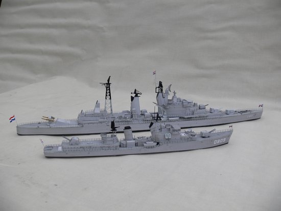 bouwplaat/modelbouw in karton kruiser de Ruyter C801 cq Zeven ...