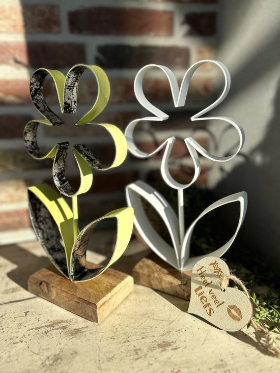 Creaties van Hier - Witte bloem op standaard met houten hartje ...
