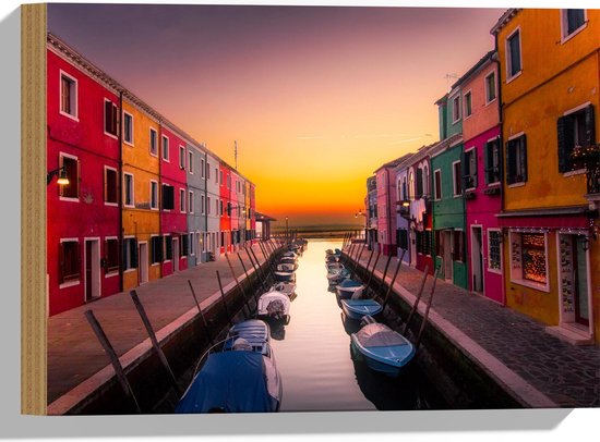 Hout - Stad met Gekleurde Huisjes in Italië met Bootjes in het Water ...