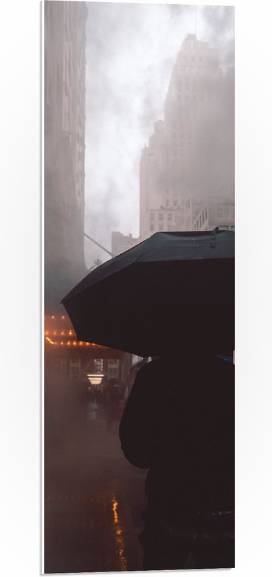 PVC Schuimplaat- Stad - Persoon - Gebouwen - Bus - Rook - Paraplu ...