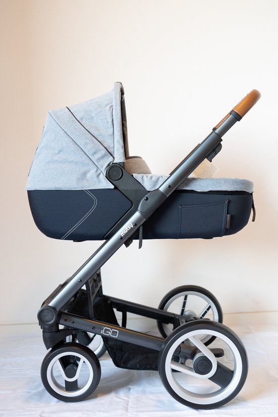Mutsy kinderwagen I2 farmer sky, IGO urban nomad pure dark grey | bol.com