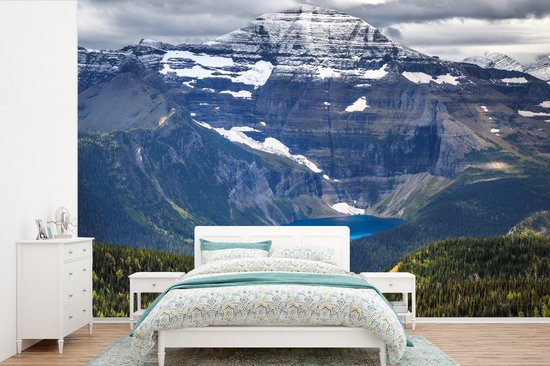 Behang - Fotobehang Mount Chapman en Lake Wurdeman bekeken vanaf de ...