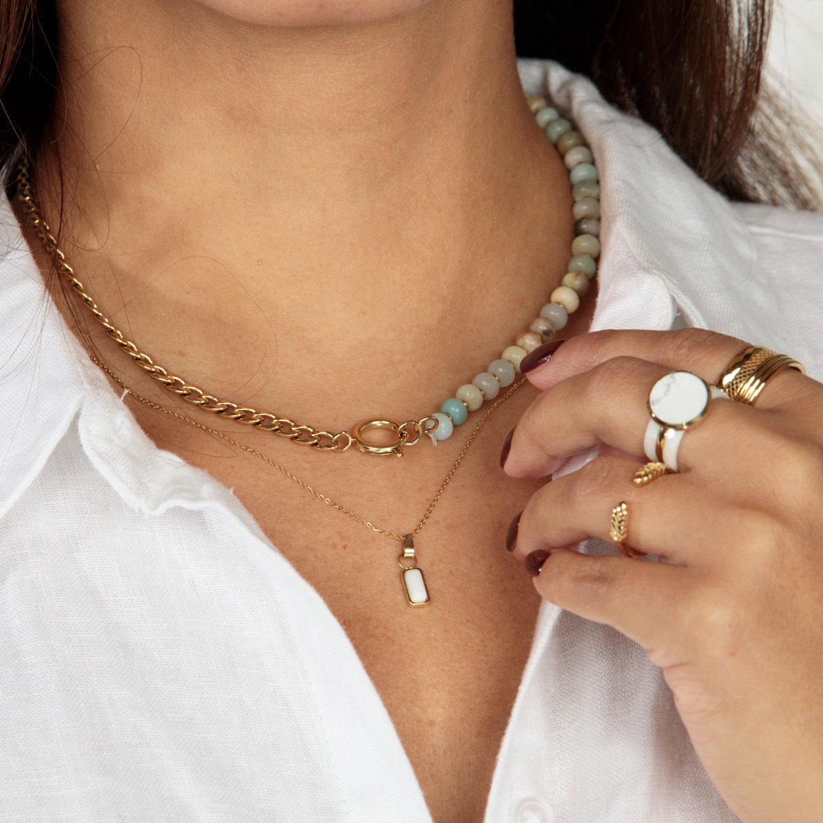 My Bendel - Klassieke goudkleurige ketting combinatie met witte ...