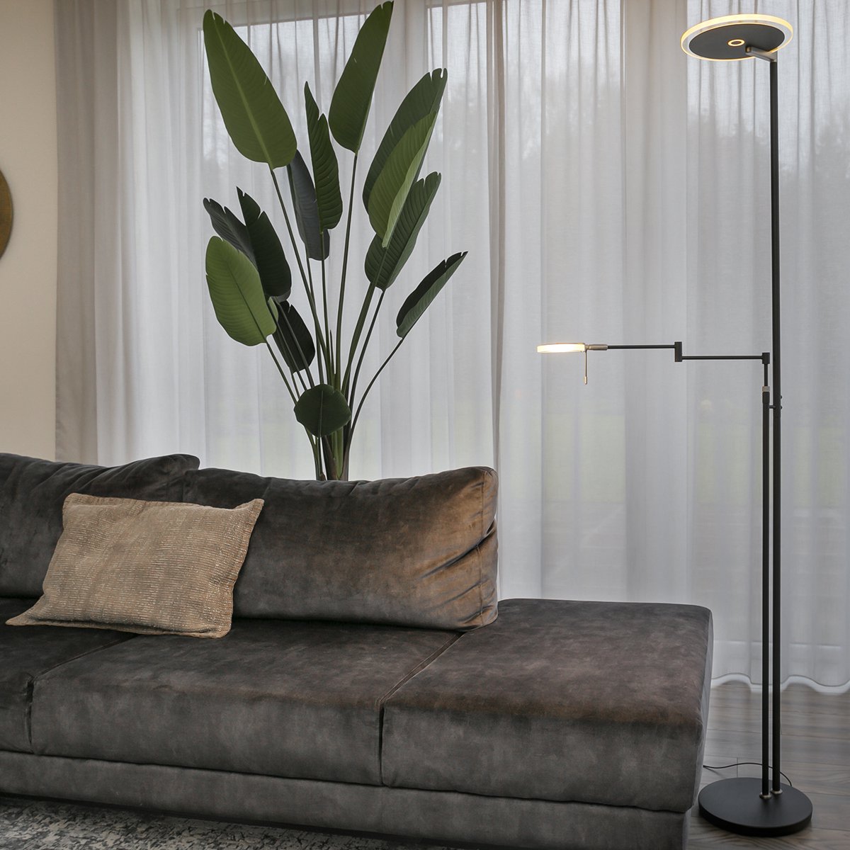 Zwarte design vloerlamp met leesarm | 2 lichts | transparant / zwart ...