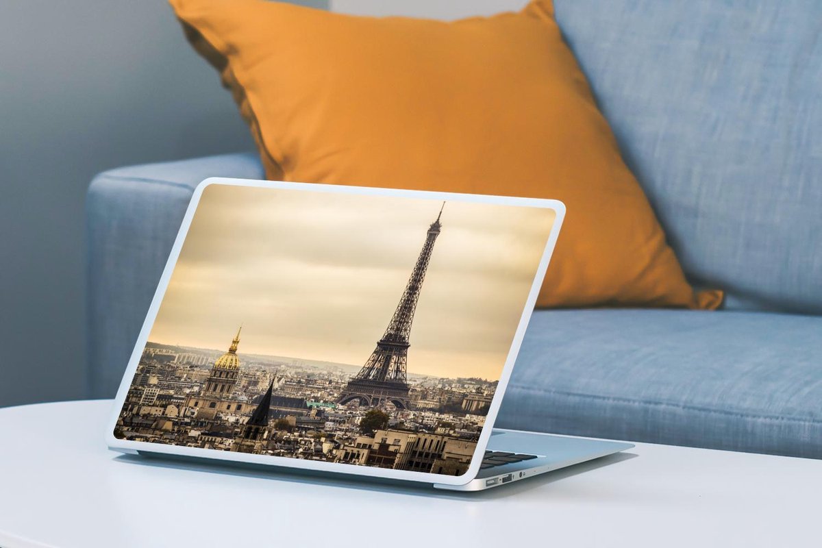 Laptop sticker - 14 inch - Dichte wolken boven Parijs en de Eiffeltoren ...