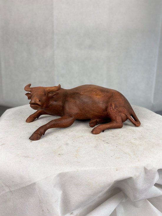 Liggende stier / Handgemaakte houten beeld / Indonesisch beeld | bol.com