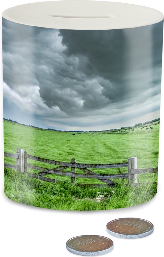 Spaarpot - Spaarblik - Regenwolken boven een Nederlands landschap ...