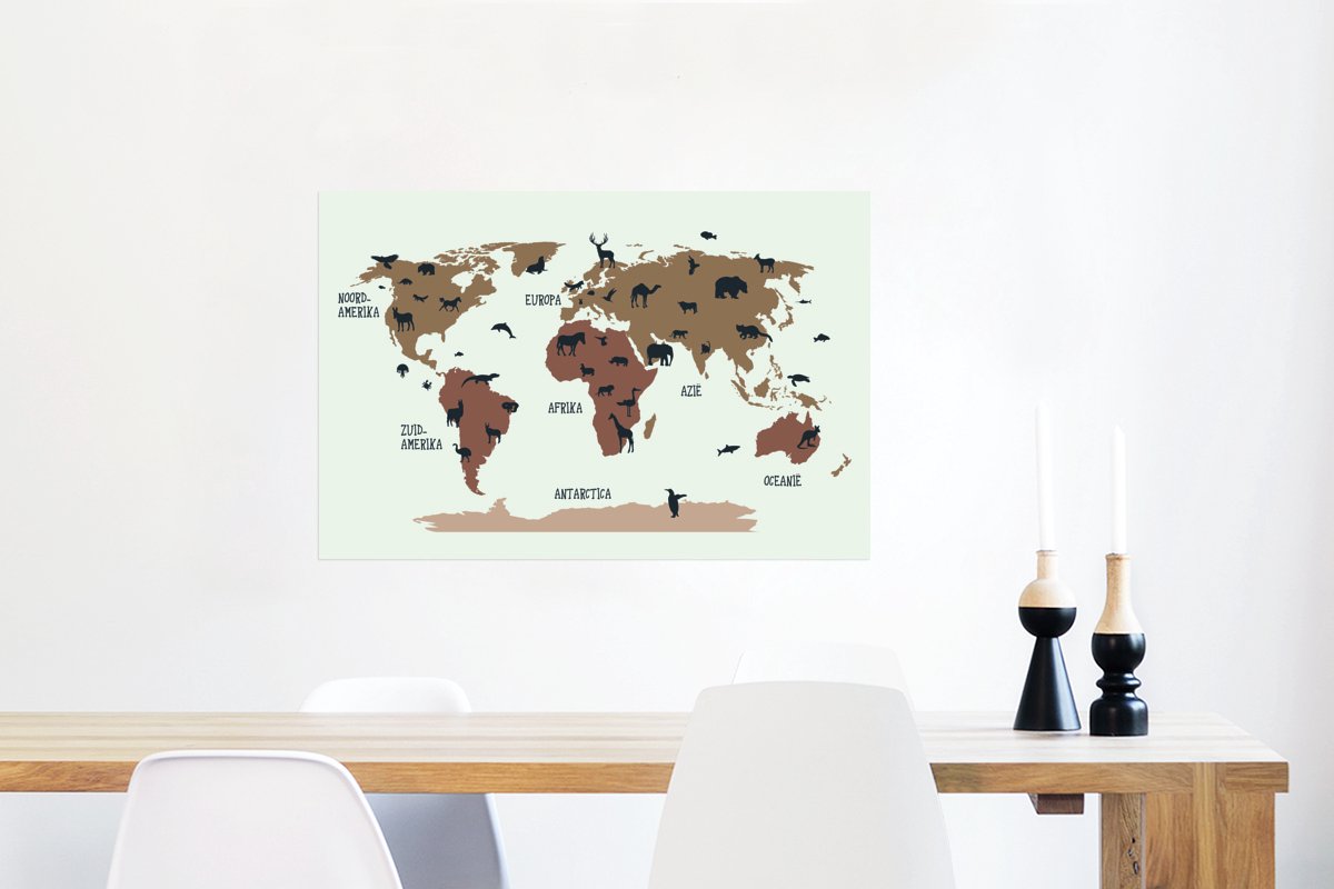 Effen wereldkaart met dieren in flexa kleuren Poster | Wereldkaart ...