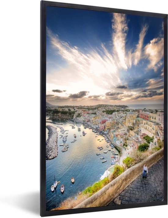 Fotolijst incl. Poster - Verschillende boten varen in de haven van ...