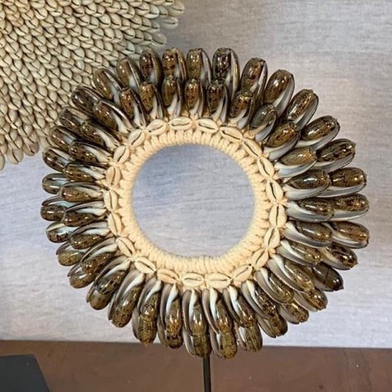 Balivie -Decoratief beeld of figuur - Schelpenkraag - Kauri schelpen op ...