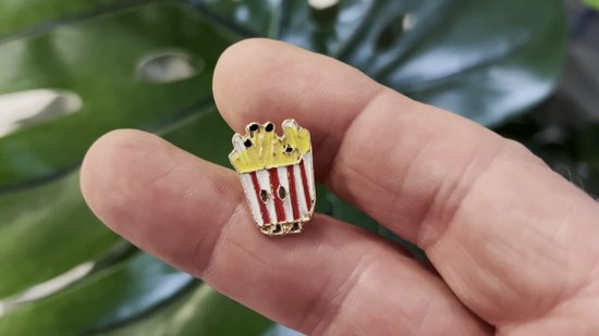 Friet Bakje Met Oogjes En Voetjes Emaille Pin 1.4 cm / 2 cm / Geel Wit ...