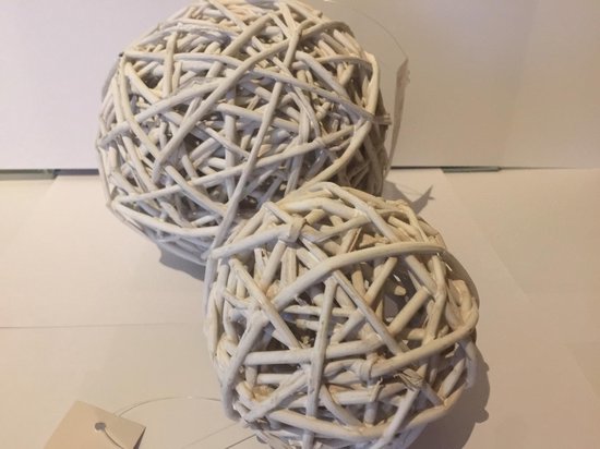 Set van 2 witte rieten ballen | bol.com