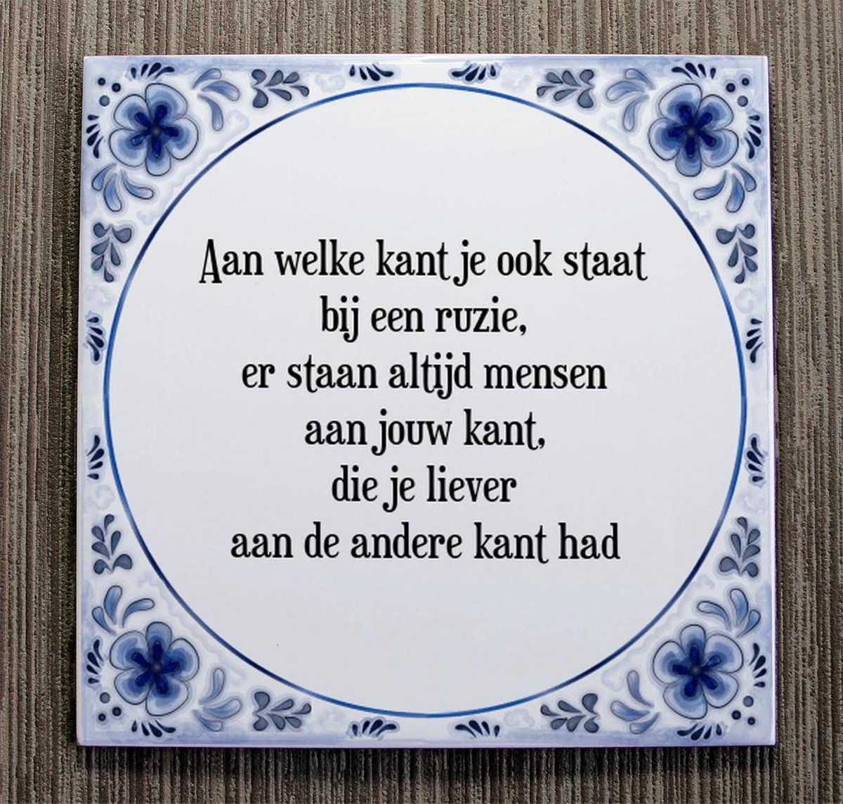 Tegeltje met Spreuk (Tegeltjeswijsheid): Aan welke kant je ook staat bij een ruzie, er... | bol.com