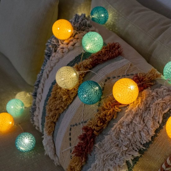 Hemisphere op afstand bedienbare LED Cotton Ball Light Garland USB ...