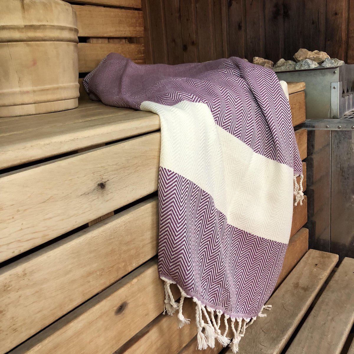 madeathand Plum Zigzag - BADDOEK - HAMAMDOEK - STRANDLAK - SAUNADOEK ...