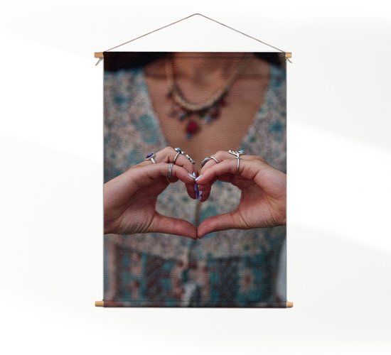 Textielposter Liefde In Een Handgebaar L (85 X 60 CM) - Wandkleed - Wanddoek -... | bol