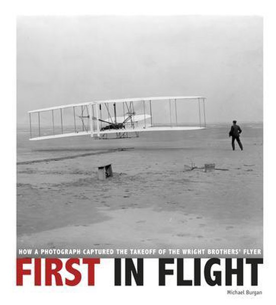 Captured History- First in Flight, Michael Burgan | 9780756566135 ...