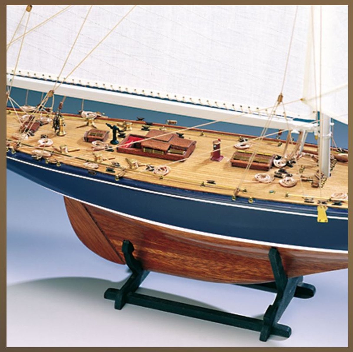 Amati - Endeavour + gereedschappen - Houten Modelbouw - Schaal 1/80 ...