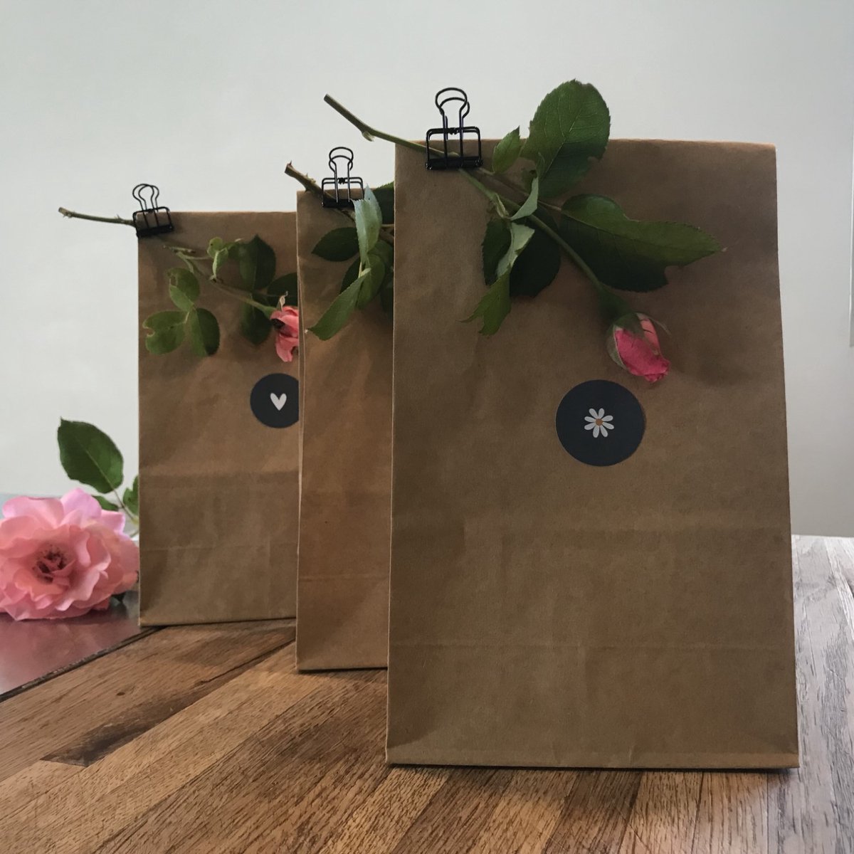 100 kraft zakjes - gift bags - stevige papieren zakken met 100 stickers ...