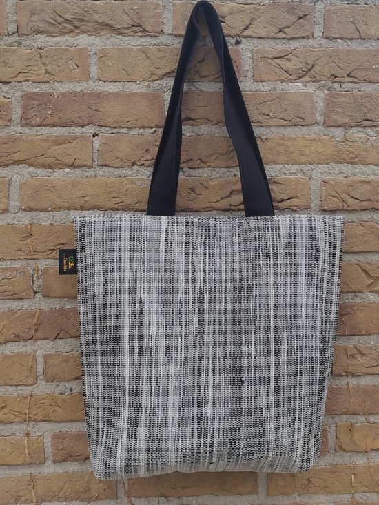 reCharkha UPCYCLED HANDGEWEVEN Shop-N-Go Tas Zwart en wit | bol.com