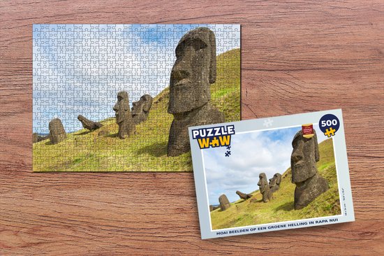 Puzzel Moai beelden op een groene helling in Rapa Nui - Legpuzzel ...