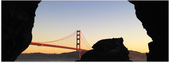 WallClassics - Poster Glanzend – Rode Brug Vanuit een Grot in de Verte ...