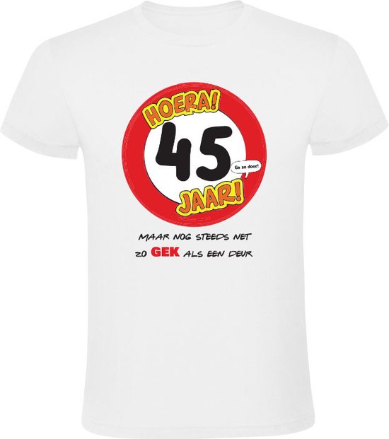 Hoera 45 jaar! Maar nog steeds zo gek als een deur! Heren T-shirt ...