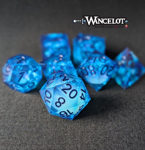 Azure Essence Sharp Edge Liquid Core Dice set - dobbelstenen set - DnD ...