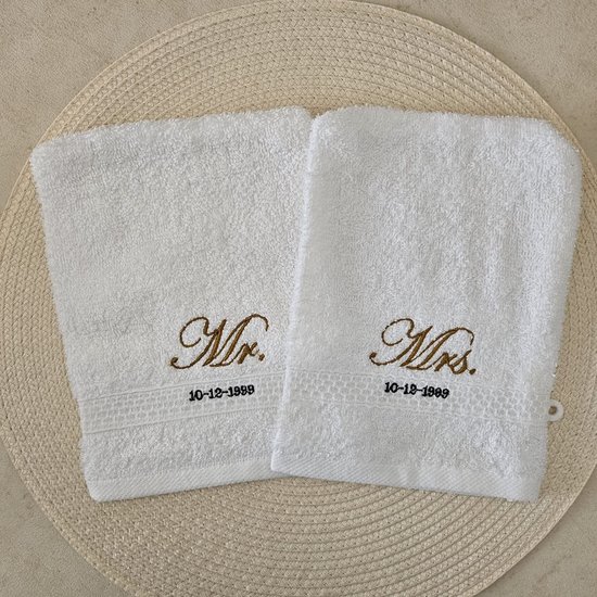 Gepersonaliseerde geborduurde huwelijks- handoek met washandje ...