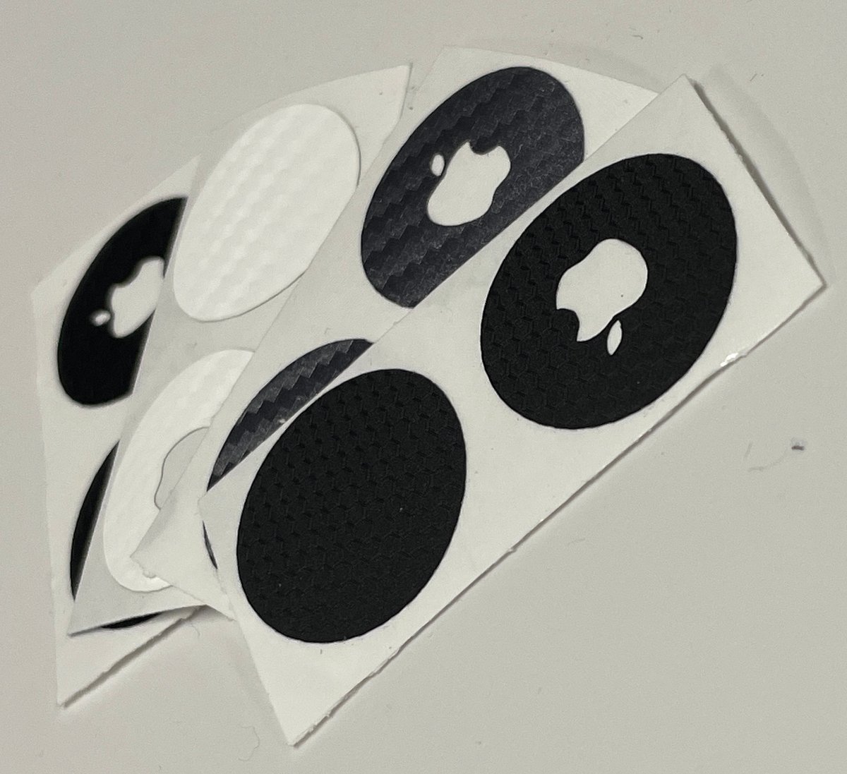 Apple AirTag Skins/Stickers Pakket 4 stuks - Carbon Zwart - Carbon Wit ...