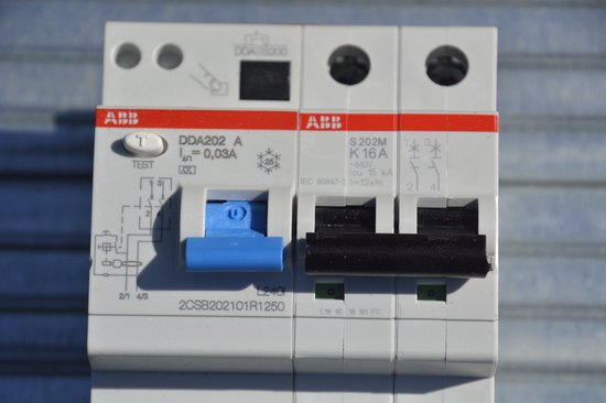 Aardlekschakelaar ABB DDA202 A incl. Dubbele groep ABB S202M K 16A ...