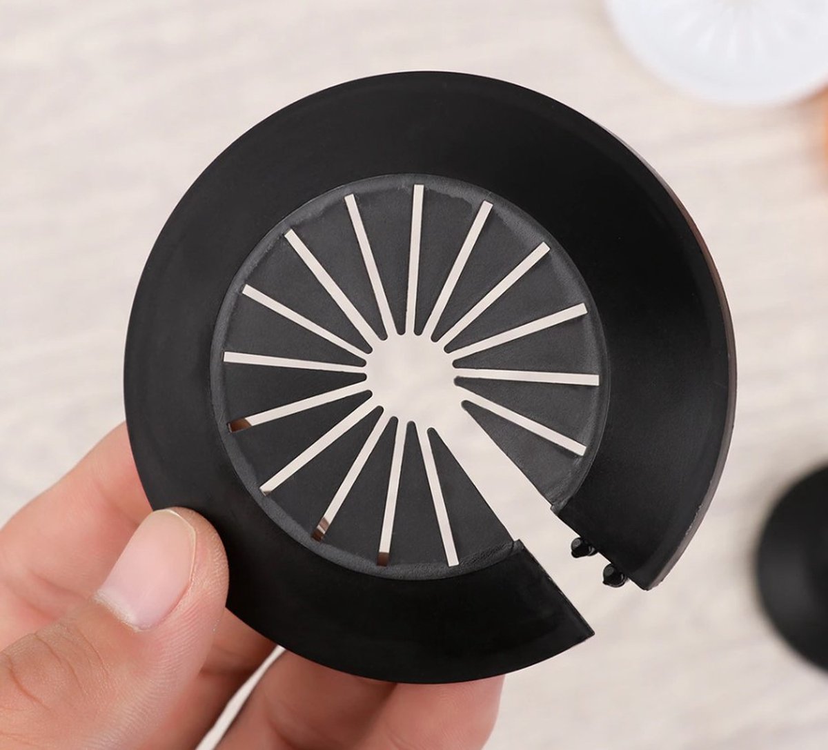 Universele / bijna universele zwarte radiator rozetten voor buizen met ...