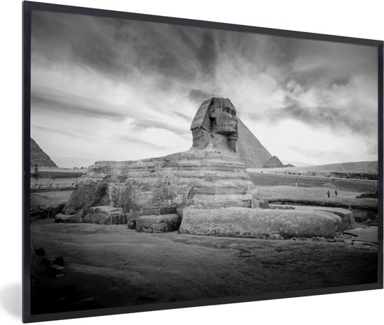Posters Zwart Wit - De Sfinx van Gizeh die voor de grote piramide van ...