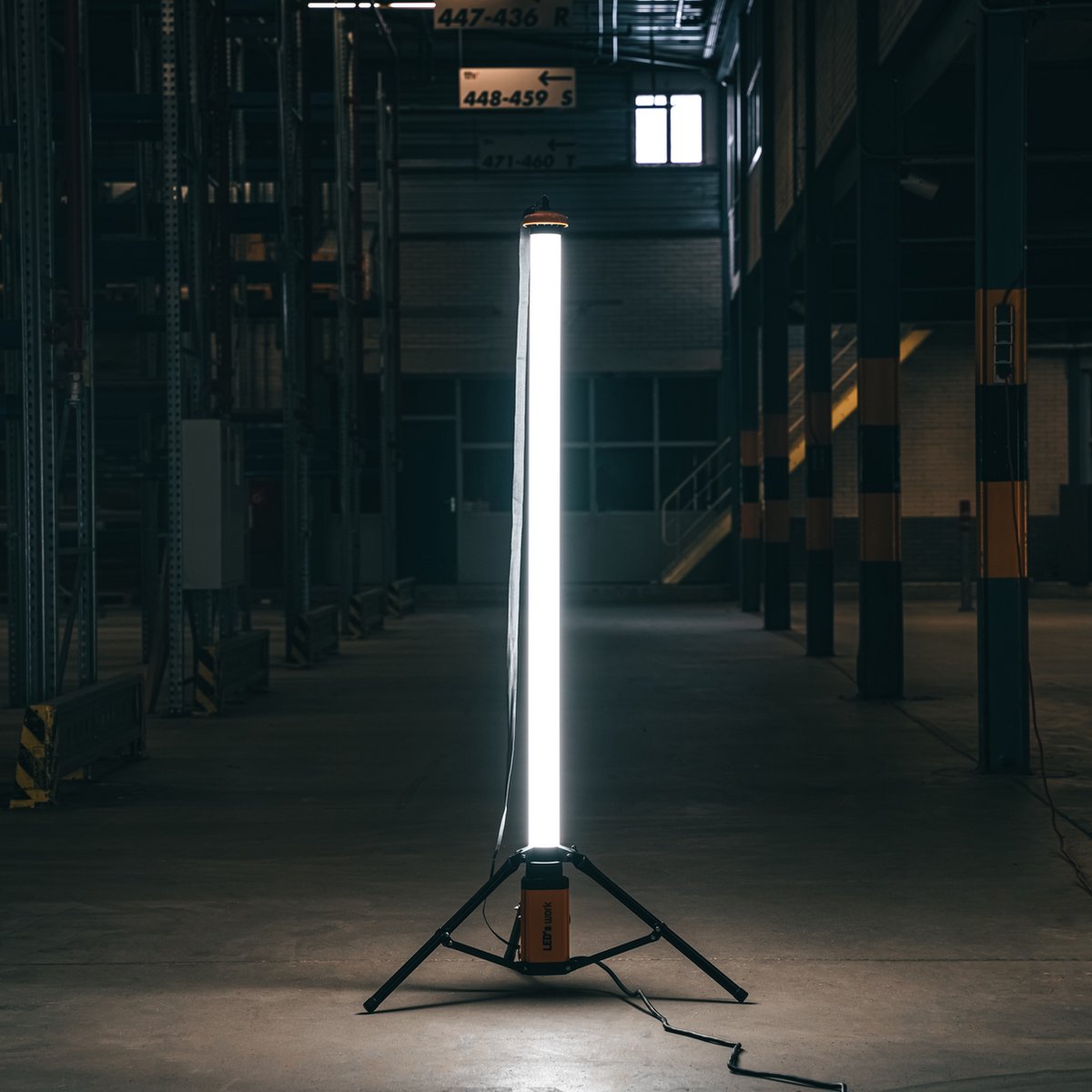 Cilinder LED Bouwlamp met rondom licht - 360 graden - Extra stopcontact ...