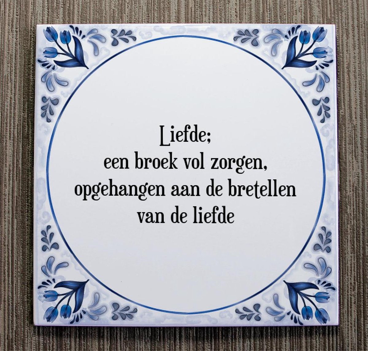 Tegeltje met Spreuk (Tegeltjeswijsheid): Liefde; een broek vol zorgen, opgehangen aan... | bol.com