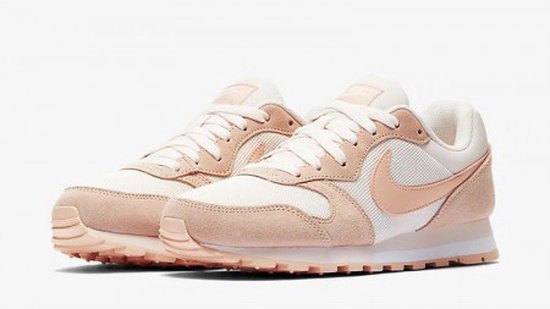 Nike MD Runner 2 - Maat 39 - Dames Sneakers - White/Soft Pink | bol.com