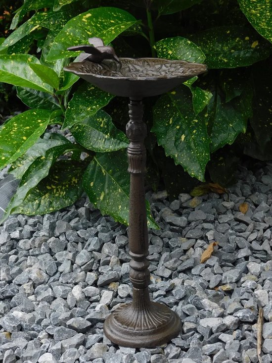 Staand vogelbad, gietijzeren vogelbadje op sierlijke voet | bol