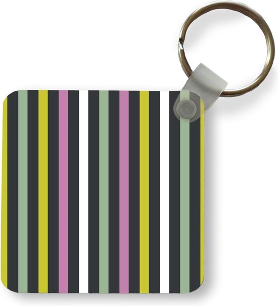 Sleutelhanger - Uitdeelcadeautjes - Strepen - Patroon - Paars - Plastic ...