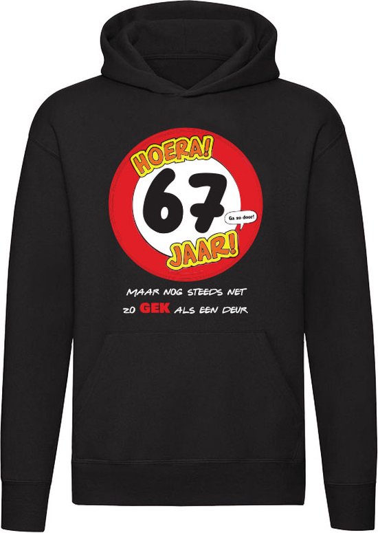 67 Jaar maar nog steeds zo gek als een deur Hoodie | Jarig | Verjaardag | 67e | Trui |... | bol.com