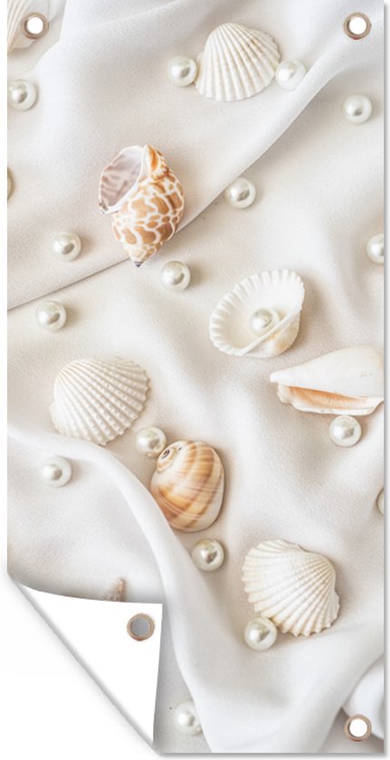 Schuttingposter Schelpen en parels op een witte deken - 100x200 cm ...