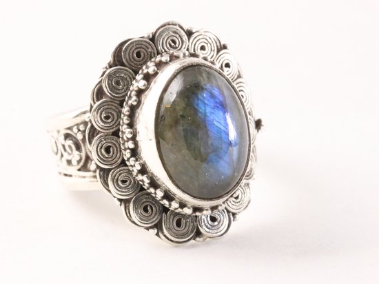 Traditionele bewerkte zware zilveren ring met labradoriet - maat 17.5 ...