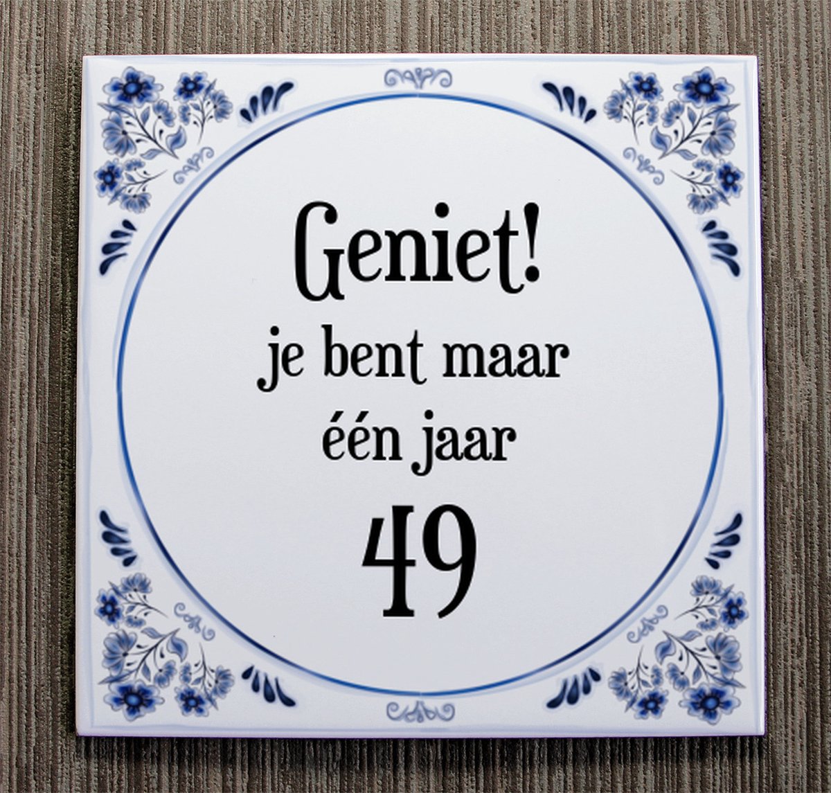 Verjaardag Tegeltje met Spreuk (49 jaar: Geniet! je bent maar één jaar ...