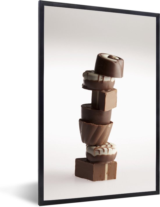 Fotolijst incl. Poster - Een stapel met bonbons - 60x90 cm ...