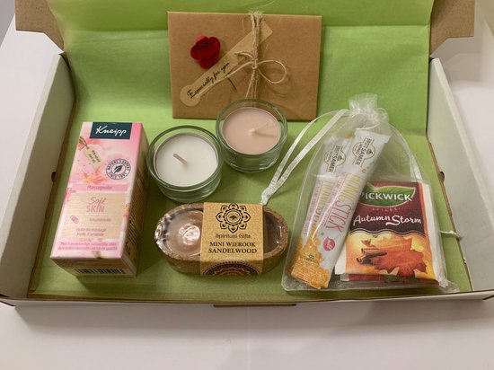 Brievenbuscadeau met geurkaarsjes, thee, wierook en Kneipp massageolie ...