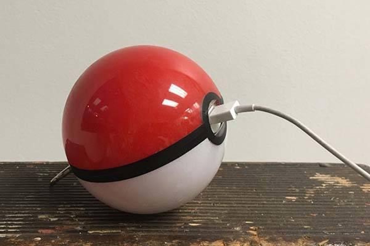 Pokemon Pokeball Powerbank - ideaal voor Pokemon Go! | bol