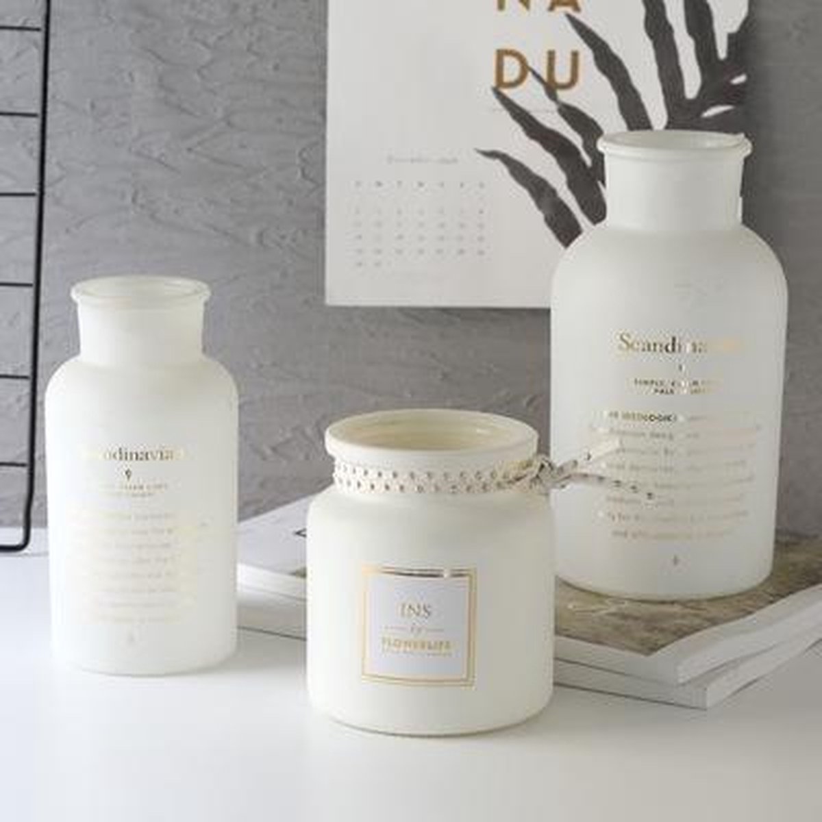 IRSA Witte Scandinavische Vaas met gouden motieven - bloemenvaas - vaas ...