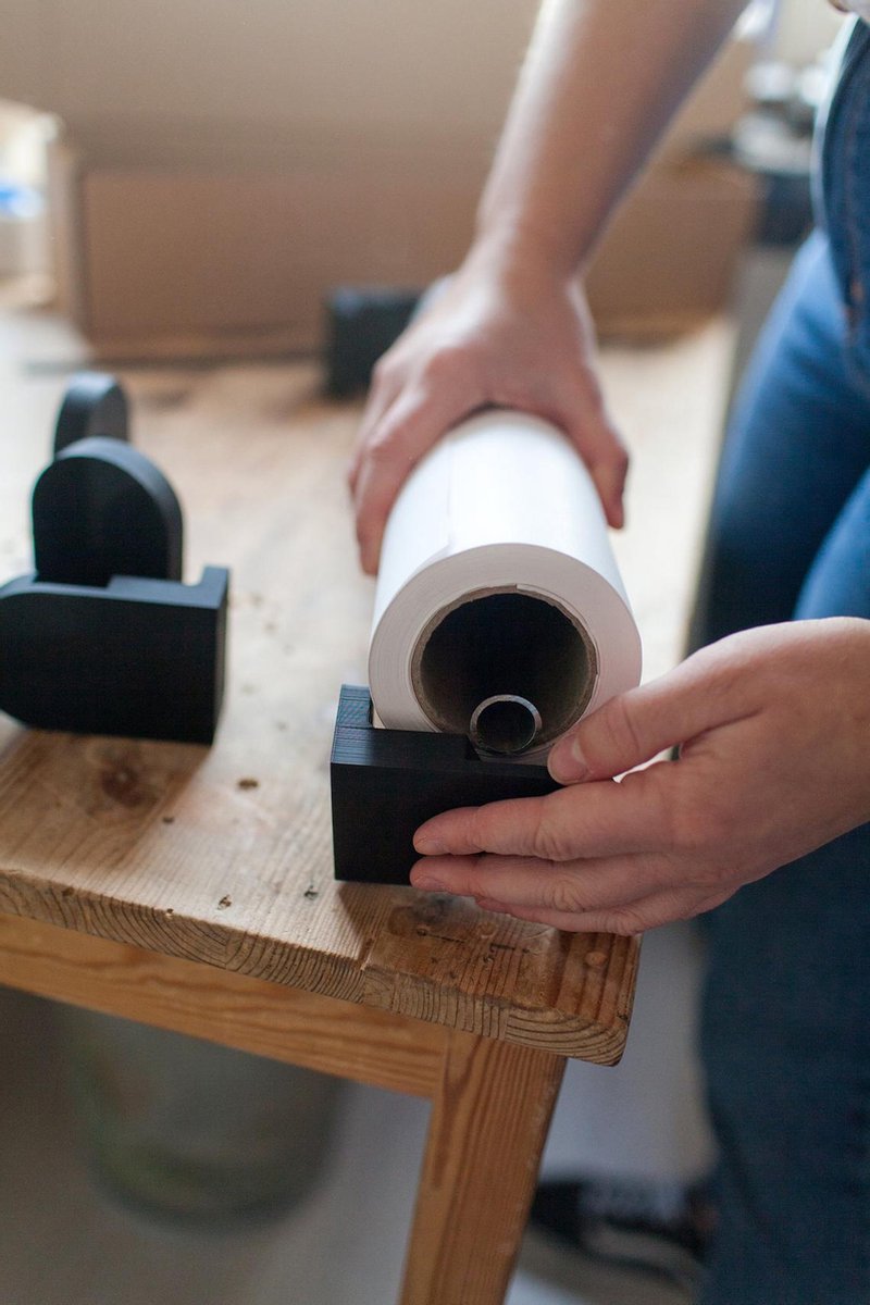 Studio Drijfveer - Papierrol houder / tekenrol voor aan de muur - Zwart ...